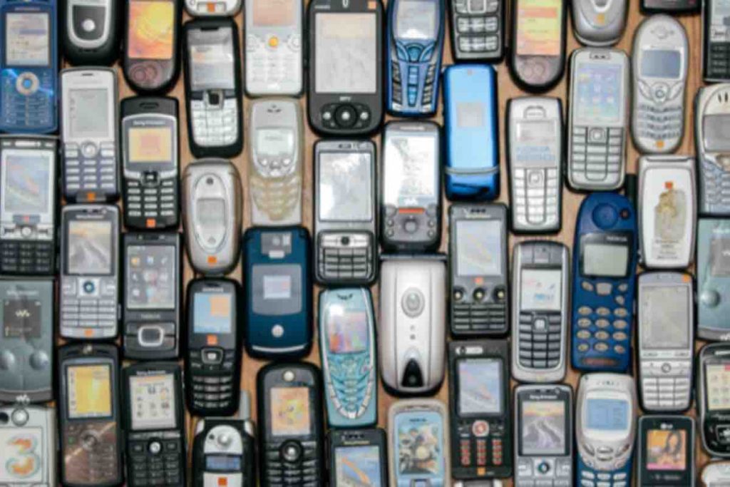Addio smartphone, si torna al passato: la notizia fa esultare ...